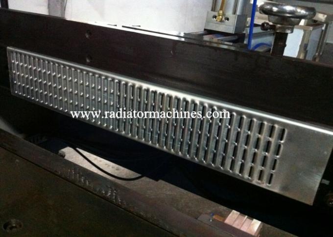 4 Row Aluminum Radiator Core Builder Machine Tube Distribution 1000 * ...